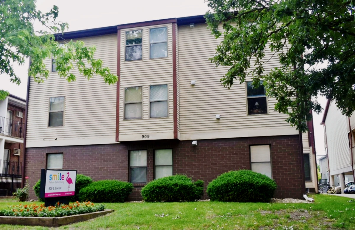 909 S Locust Street, Champaign, IL 61820 - Champaign Apartment Rentals ...