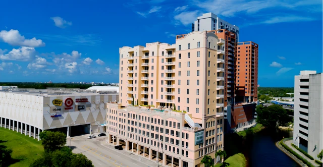 The Towers of Dadeland - Miami Apartment Rentals | uhomes.com